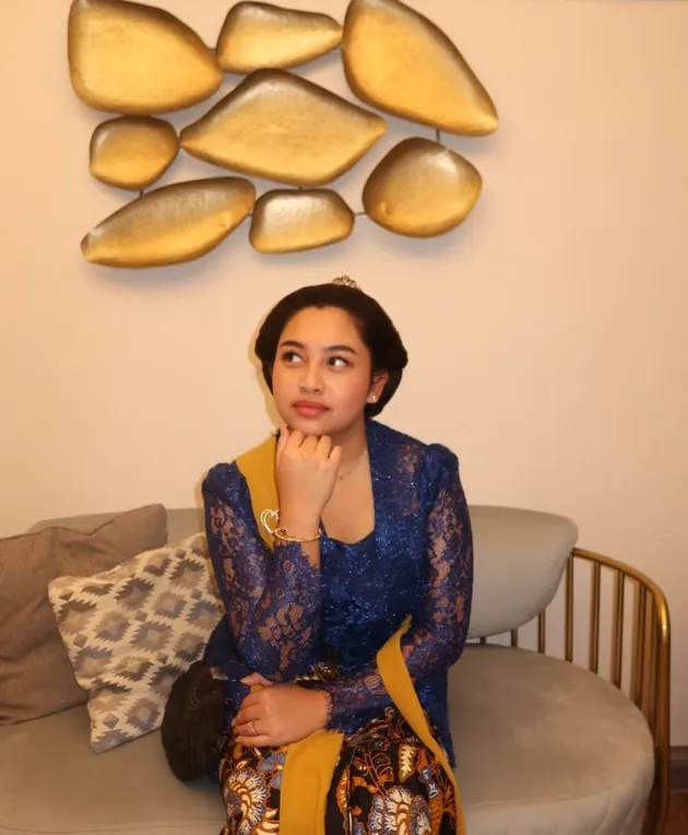 Khirani Anak Mayangsari Cantik Pakai Kebaya, Bagai Putri Keraton ...