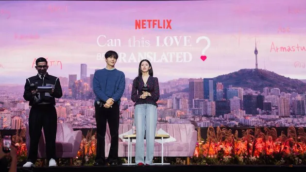 Kim Seon Ho and Go Youn Jung Have Fun Together at the Jakarta FAN EVENT