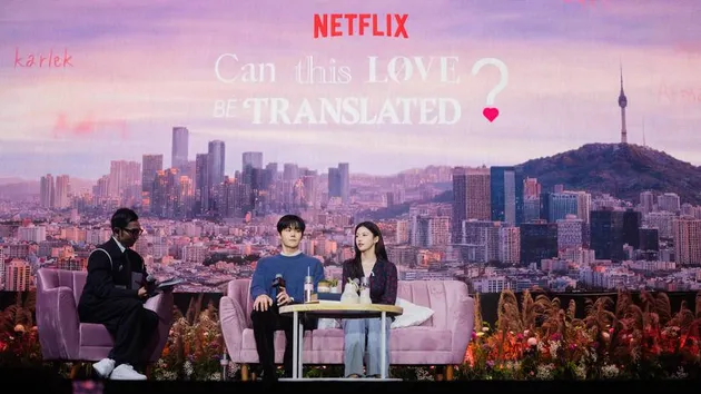 Kim Seon Ho and Go Youn Jung Have Fun Together at the Jakarta FAN EVENT