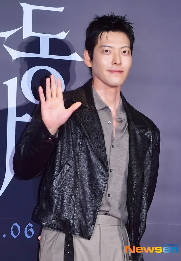 Kim Woo Bin Attends the Premiere of Shin Min Ah's Film 'THE EYES', A ...