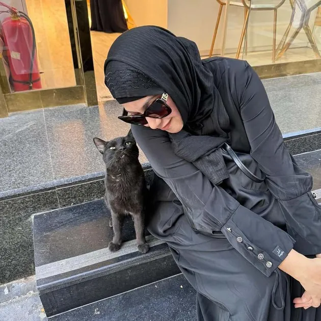 The Story of Sarah Azhari's Umrah, Experience Peace and Become More ...