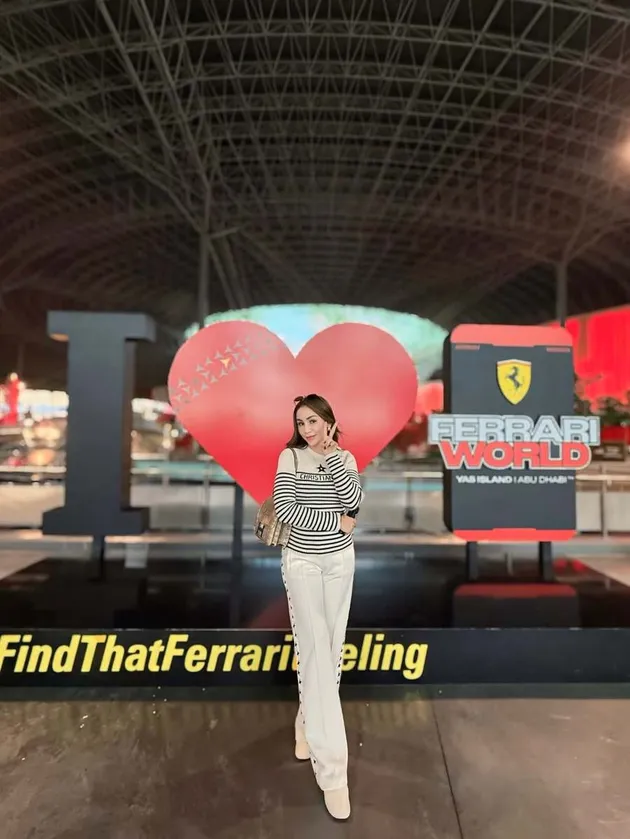 Liburan Ala Momo Geisha Bersama Suami di Abu Dhabi, Kunjungi Ferrari ...