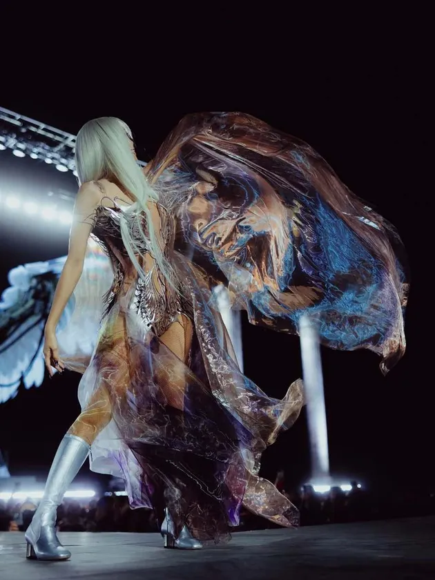 Lisa BLACKPINK Like an Angel at Coachella 2026, Performing with Anyma