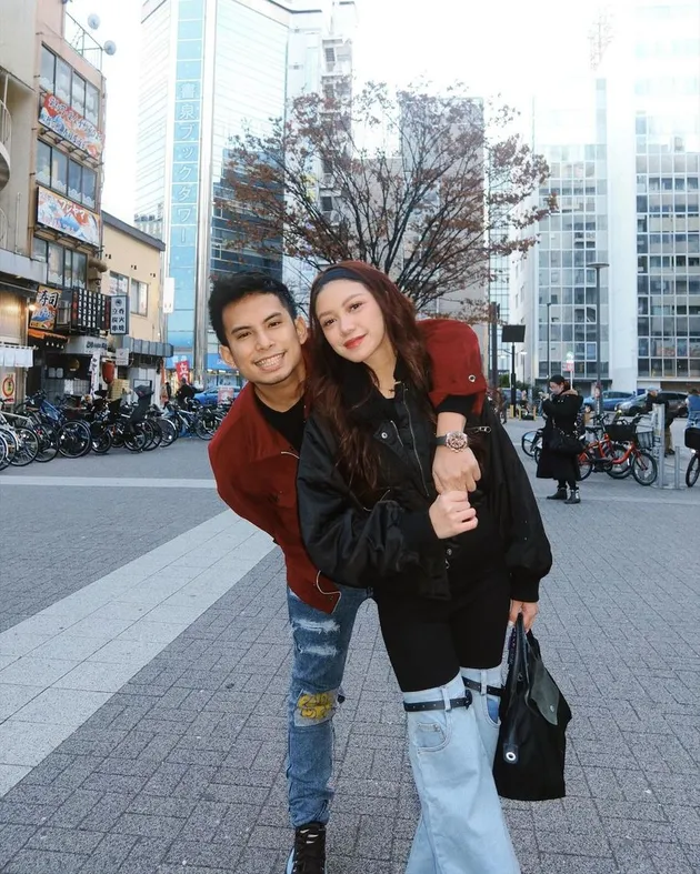 More Often Showing Affection, 8 Photos of Okin Inviting Girlfriend on ...