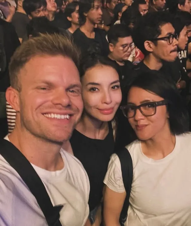 Manohara is Dating Danish Vlogger Kristian Hansen