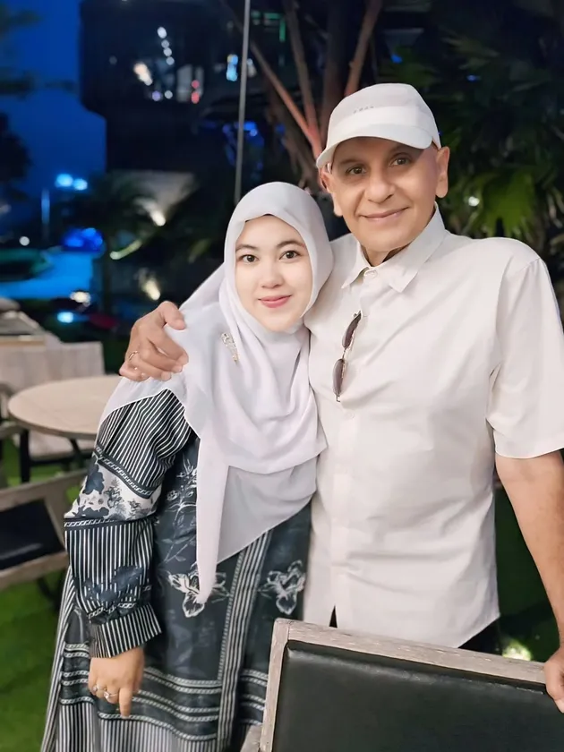 Mark Sungkar Vacation in Bali with His 45-Year-Younger Wife, Driving ...