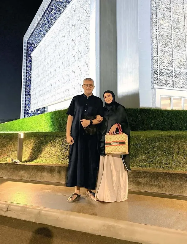 Natalie Sarah Night Worship at the Mosque with Friends, Eager to Seek ...