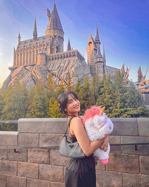 OOTD Fuji During Vacation in Japan, Her Style is Called Even More ...