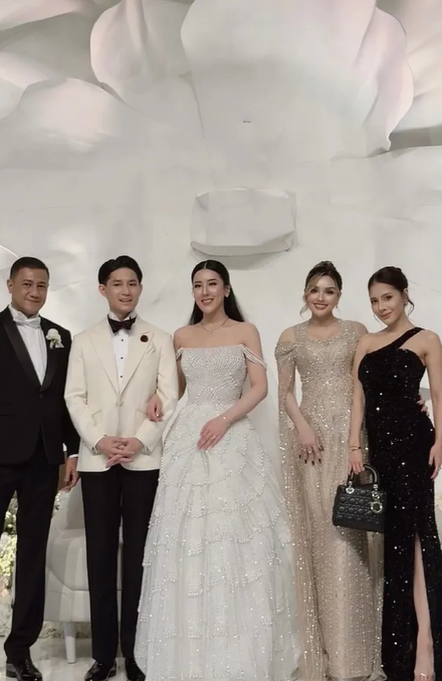 Nurah Syahfirah Accompanies Teuku Rassya at the Wedding, Beautiful