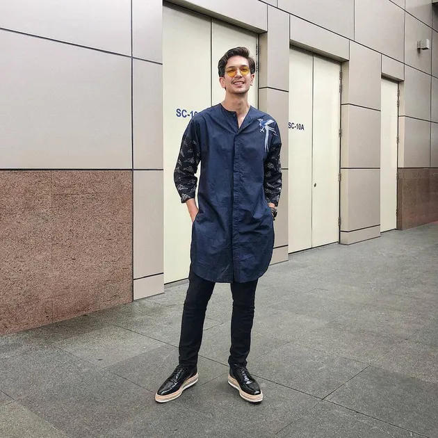 Pesona Ganteng & Stylish Dimas Beck Hadiri Fashion Show di Paris ...
