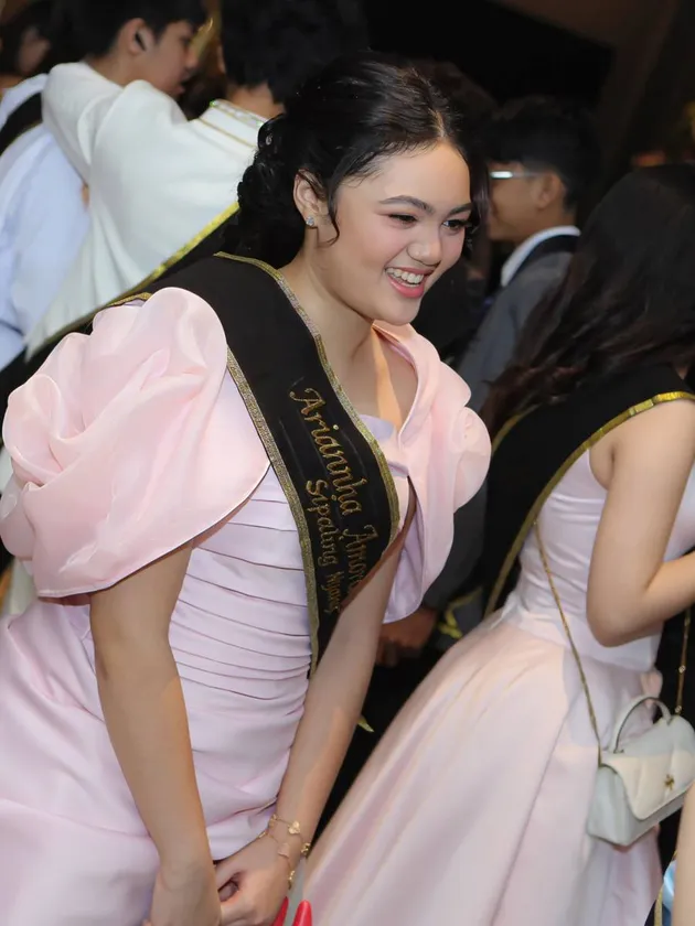 Potret Amora Lemos Prom Night SMP, Cantik Menawan - KapanLagi.com
