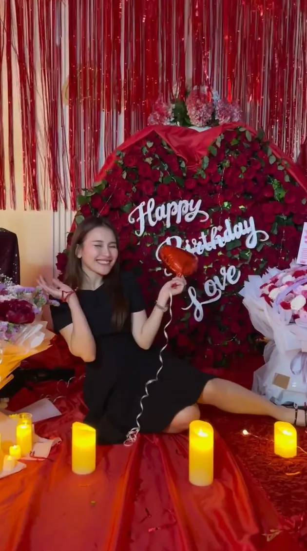 Ayu Ting Ting's Portrait Surprised on Her 34th Birthday, Celebrating ...