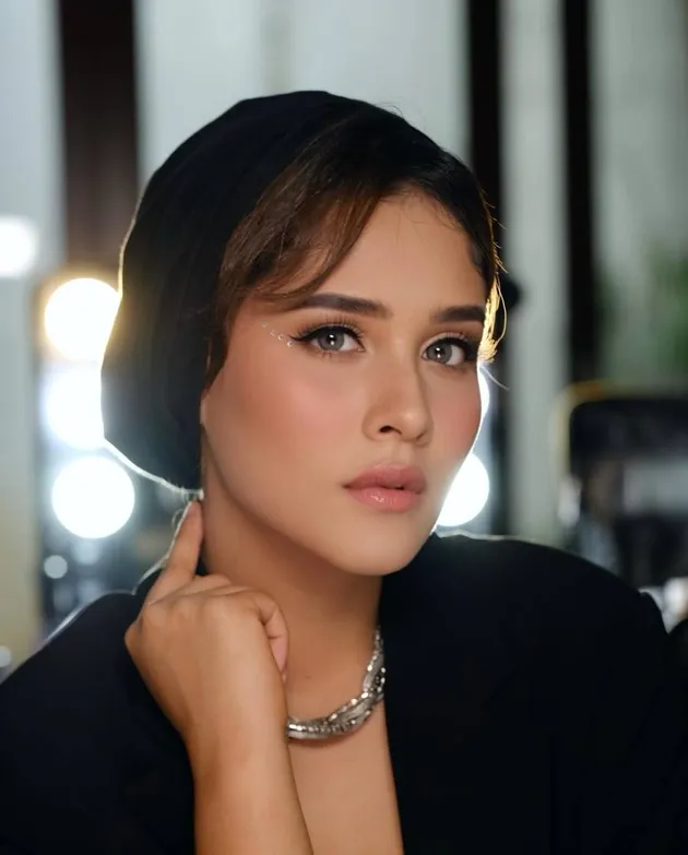 Beautiful Portrait of Danya Assegaf, the New Girlfriend of Aufar ...