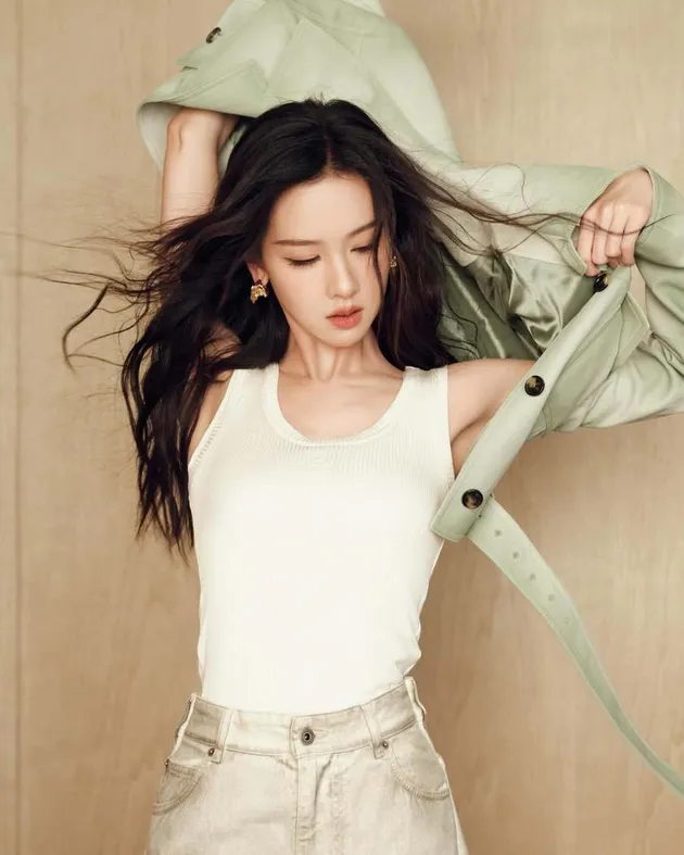 Portrait of Chen Duling with Loewe, Looking Beautiful with Elegant and ...