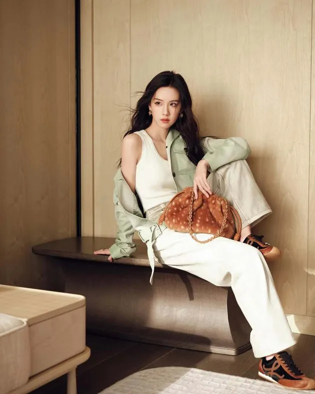 Portrait of Chen Duling with Loewe, Looking Beautiful with Elegant and ...