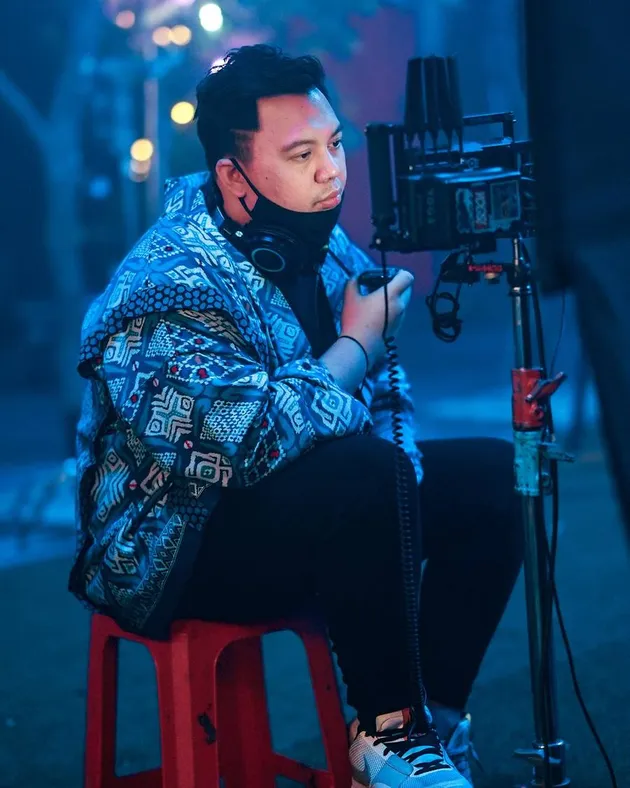 Portrait and Profile of Chandra Liow, a Content Creator with a Huge ...