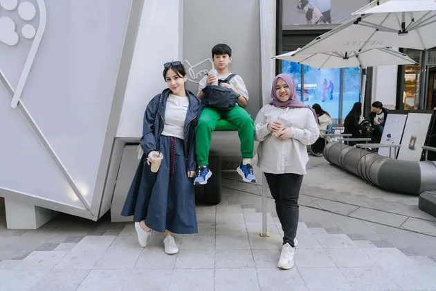 Potret Gaya Liburan Mbak Lala di China, Baru Sehari Langsung Ketemu CEO ...