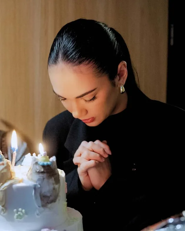 Portrait of Haico Van der Veken Celebrating Her 24th Birthday, Very Happy