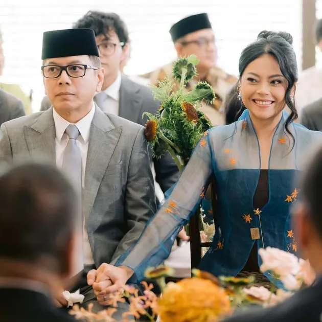 Portrait of Sakina Tama's Engagement, Wishnutama's Daughter, with Her 3 ...