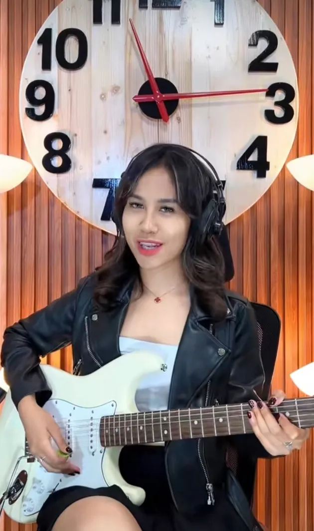 Potret Mayang Lucyana Cover Lagu APT Karya Rose BLACKPINK, Dipuji ...
