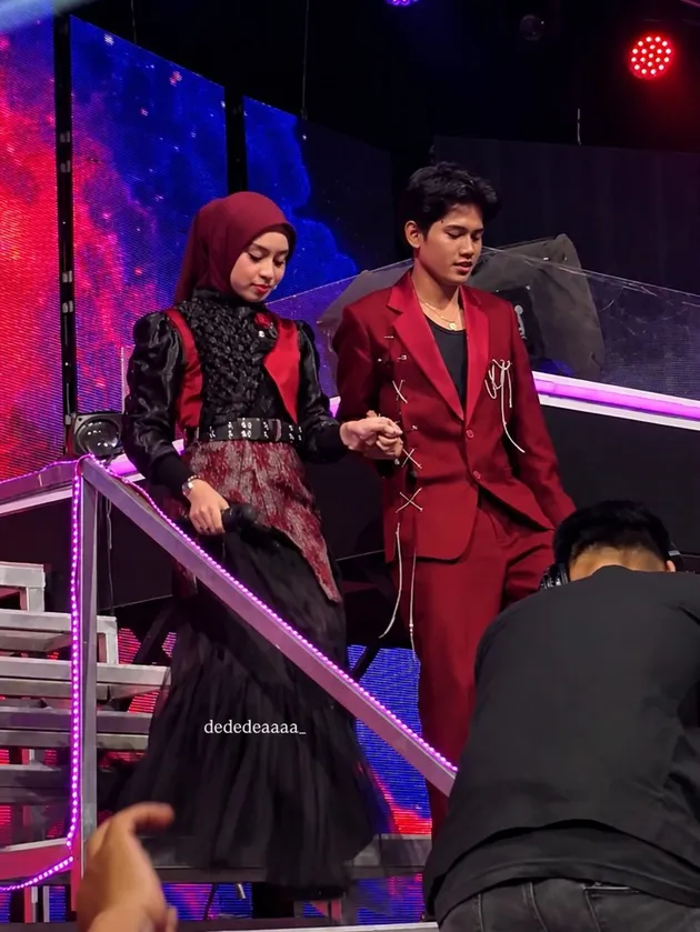 Potret Mila dan Valen DA7 Pegangan Tangan, Bikin Baper Penggemar ...