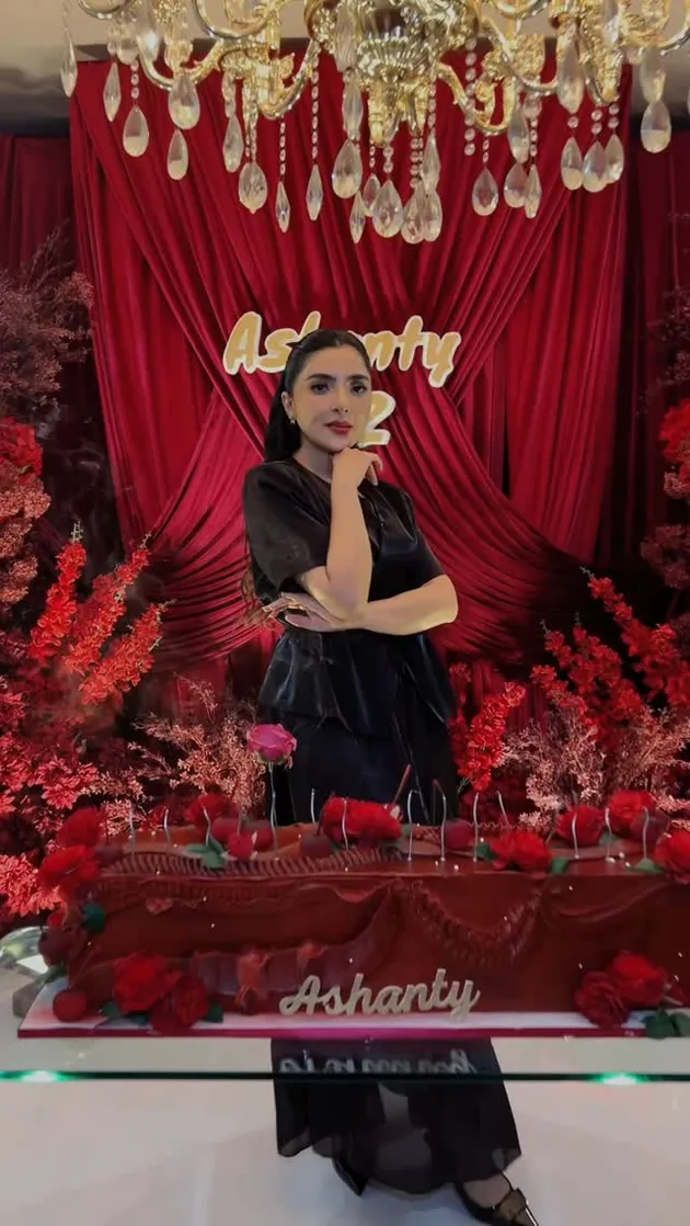 7 Potret Perayaan Ultah Ashanty ke-42, Dekorasi Serba Merah - Dihadiri ...