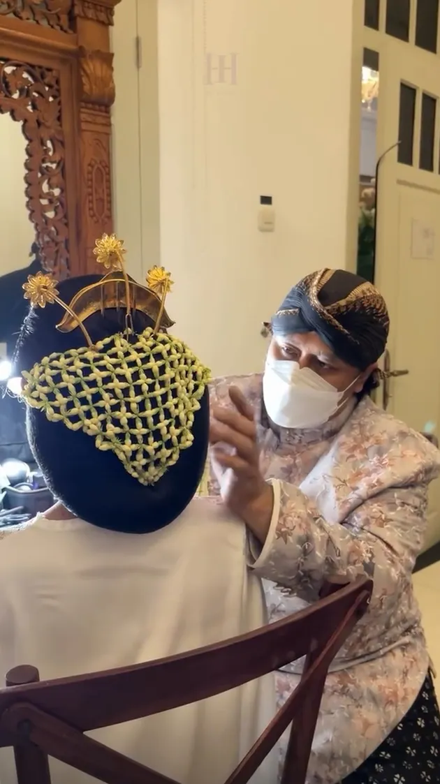 Portrait of Yosika Ayumi's Preparation Before the Wedding Ceremony with ...