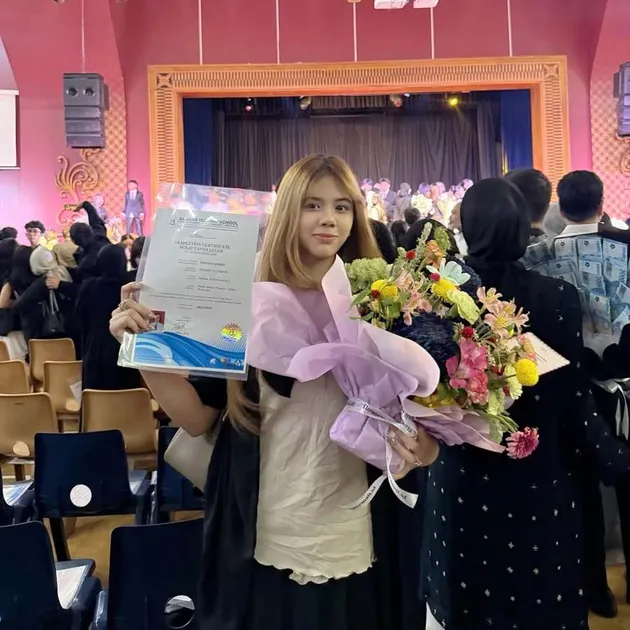 Potret Safeea Wisuda Lulus SMP, Ahmad Dhani dan Mulan Jameela Ungkap ...