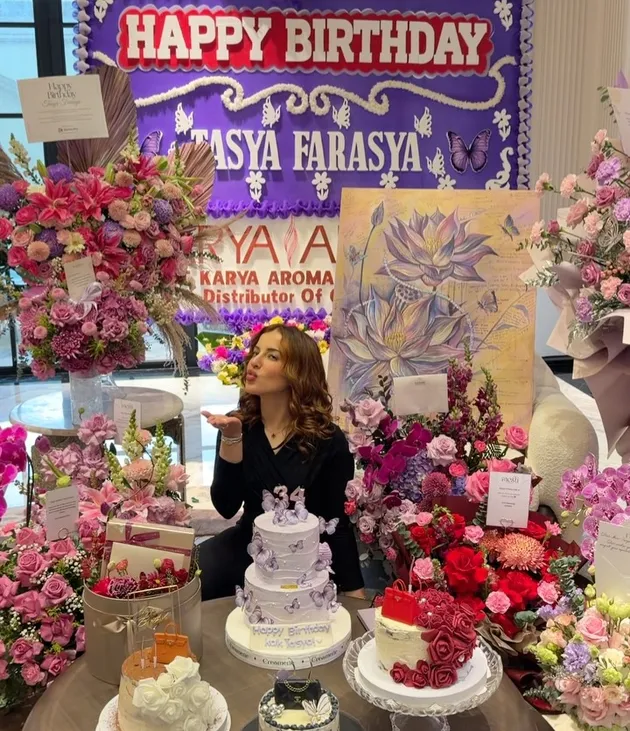 Potret Tasya Farasya Ulang Tahun ke-34 Serba Ungu, Penuh Bunga dan Kado ...