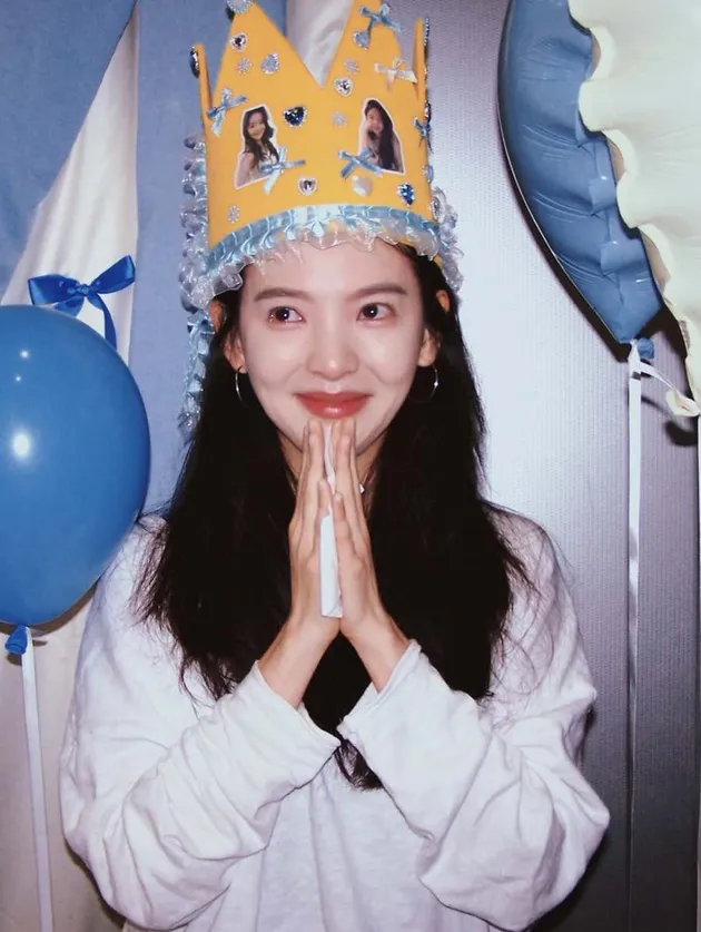 Potret Ultah Zhang Ruonan ke-29 Tahun dengan Nuansa Biru, Ekspresinya ...