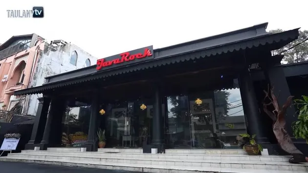 Restoran Baru Ahmad Dhani Penuh Foto, Ada TTD Presiden Soeharto ...