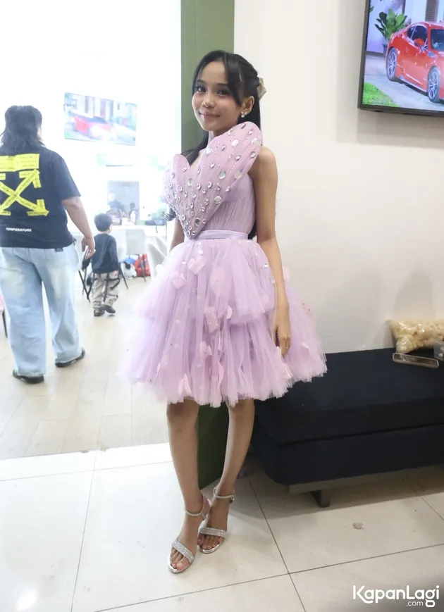 Syaqirah DA 7 Ungkap Rahasia di Balik Kostum Ungunya di Mega Konser The ...