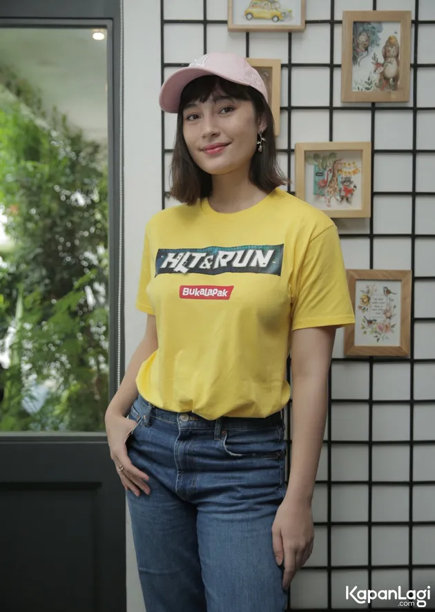 Tatjana Saphira Learns to Be a Flirty Singer for 'HIT N RUN'