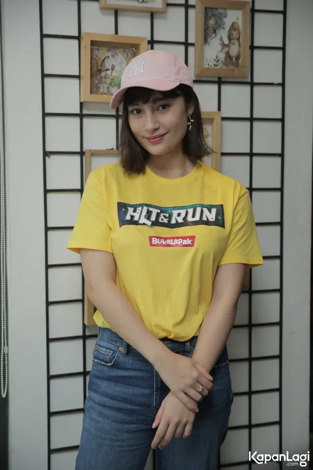 Tatjana Saphira Learns to Be a Flirty Singer for 'HIT N RUN'