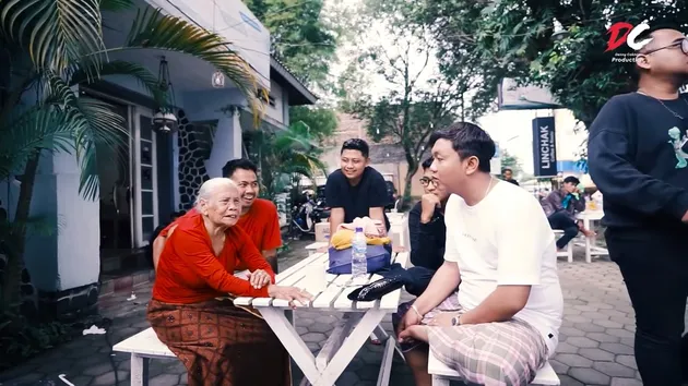 Memories, Portraits of Denny Caknan with Mbah Minto - A Cheerful and ...
