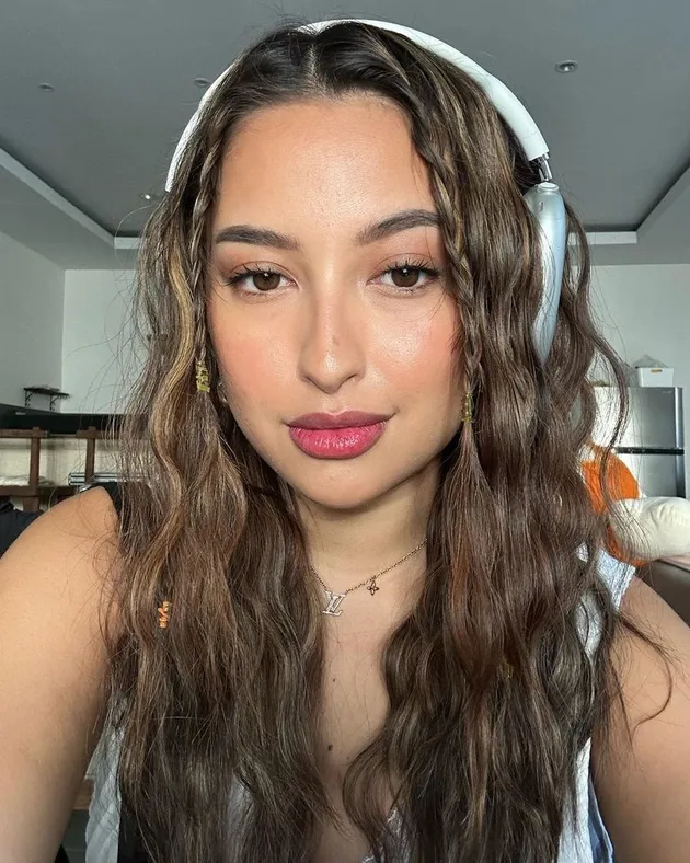 Almost 7 Months Pregnant, Bumil Jennifer Coppen Looks More Beautiful ...