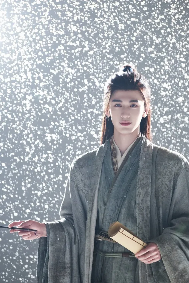 Zhang Linghe Shares Photoshoot as Xie Zheng 'Pursuit of Jade'