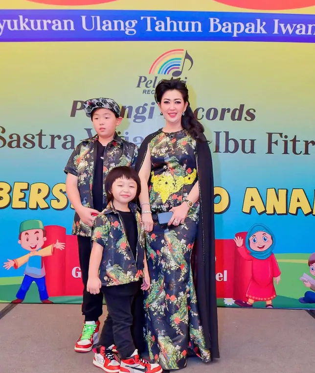 Tradisi Fitri Handayani Bersedekah Jelang Ulang Tahun Suami - KapanLagi.com