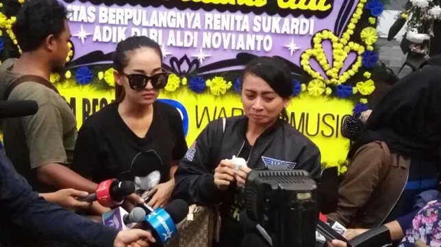 Artis Ini Diminta Renita Sukardi Sembunyikan Penyakit Kankernya ...