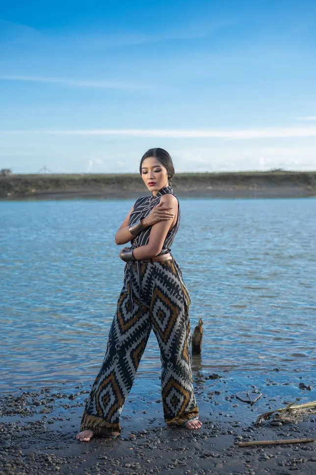 3 Fashion Items Khas Indonesia yang Bisa Ciptakan Glamour Look ala ...