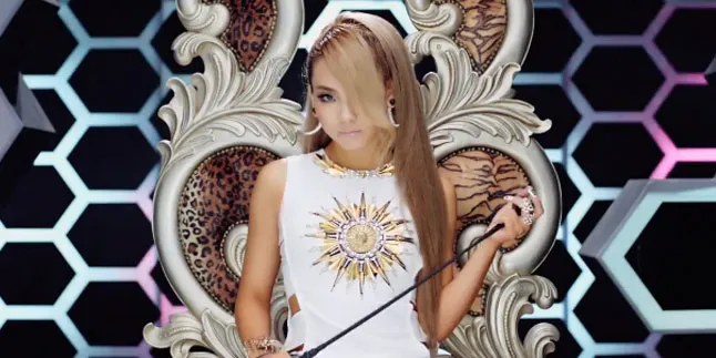 CL 2NE1 Pamer Taring Emas di MV Debut 'The Baddest Female' - KapanLagi.com