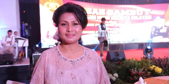 Vivick Tjangkung, Polwan Cantik yang Sempat Bikin Album dan Main ...