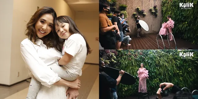 7 Post-Rain Photoshoots, Gisella Anastasia and Gempi Wearing Pink Dresses Like Princesses