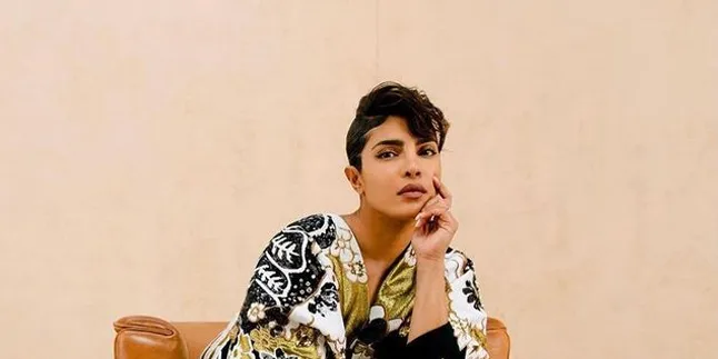 8 Potret Adu Gaya Priyanka Chopra Zaman Now and at Age 17, Already Cool ...