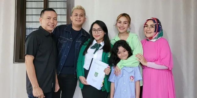8 Portraits of Syifa, Ayu Ting Ting's Younger Sister, Graduating Thesis ...