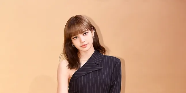 Like a Mannequin, This is Lisa BLACKPINK's Appearance When Attending ...