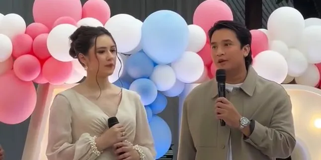 Portrait of Billy Syahputra and Vika Kolesnaya Announcing Gender Reveal, First Child is a Boy