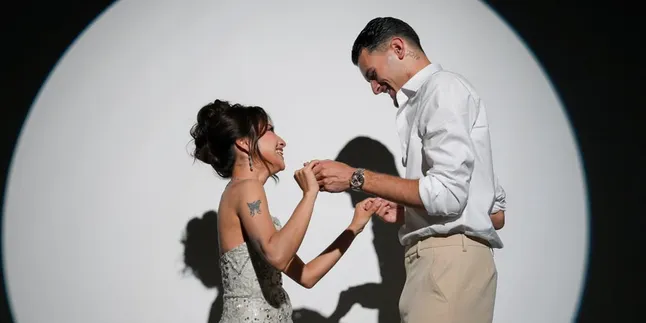 Jennifer Coppen and Justin Hubner Share Latest Prewedding Photos and ...