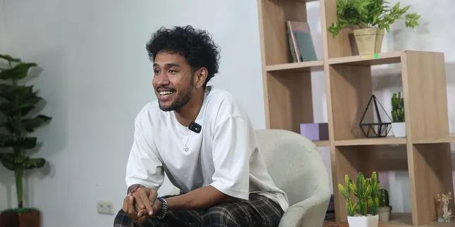 This Singer Turns Out to Be a Key Figure in Teddy Adhitya's Career