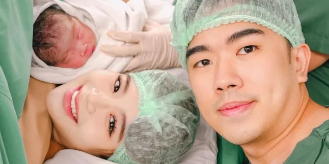 Portrait of Cindy Yuvia, former JKT48, Giving Birth to Her First Daughter